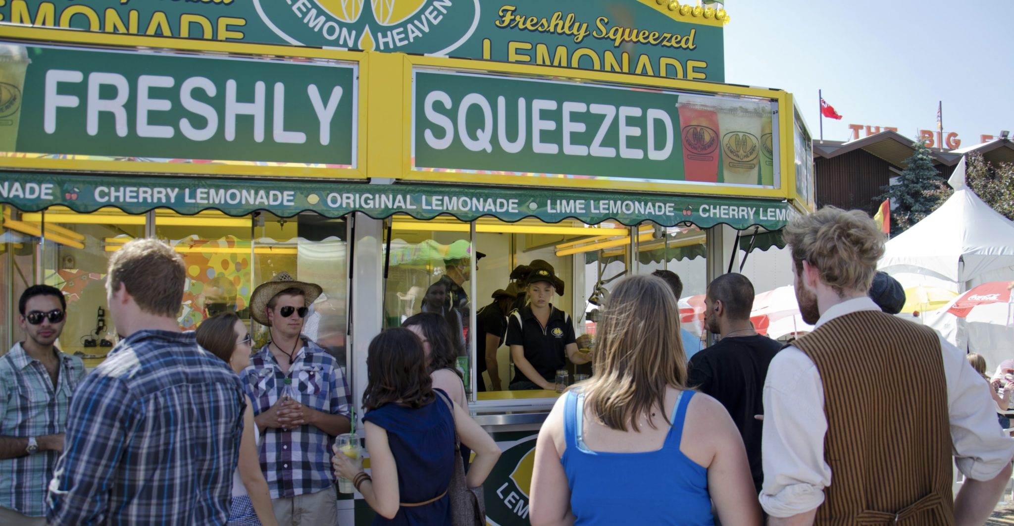 Freshly Squeezed Lemonade and Cin City Mini Donuts | Lemon Heaven